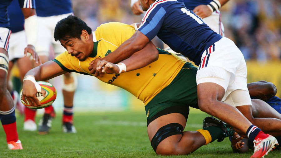Giant rugby player dwarfs NZ's prime minster : r/pics